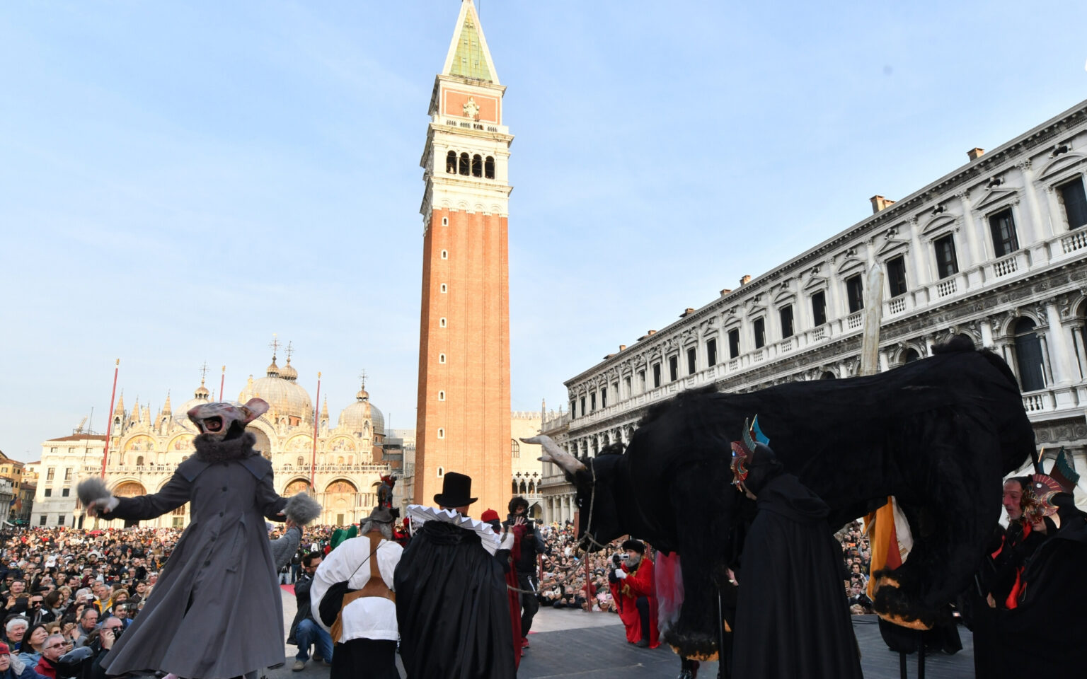 24zampe | Carnevale di Venezia, Giovedì Grasso è il giorno del Toro